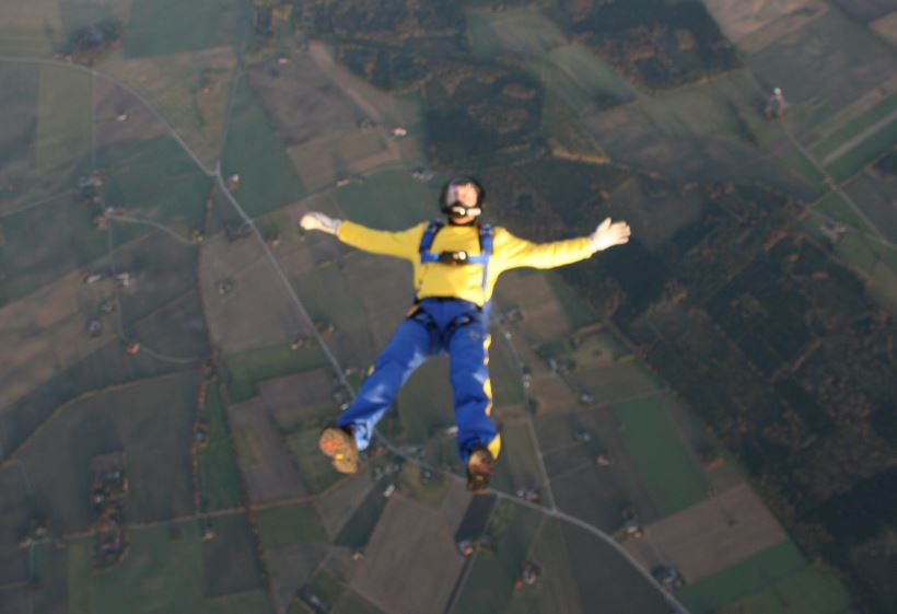 Fun Fact: Banzai Skydiving – Neko Random